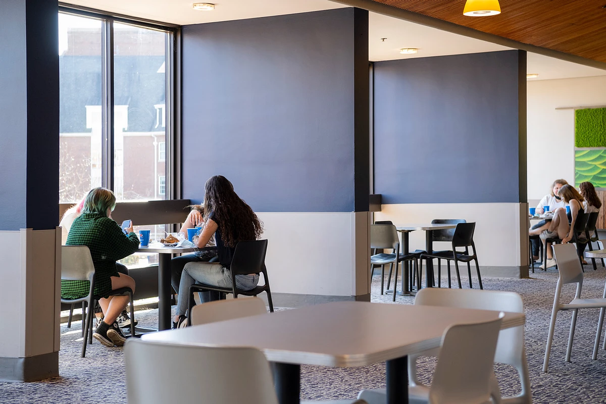 In-Person Dining to Resume On Campus | The Blue Hen Family Hub